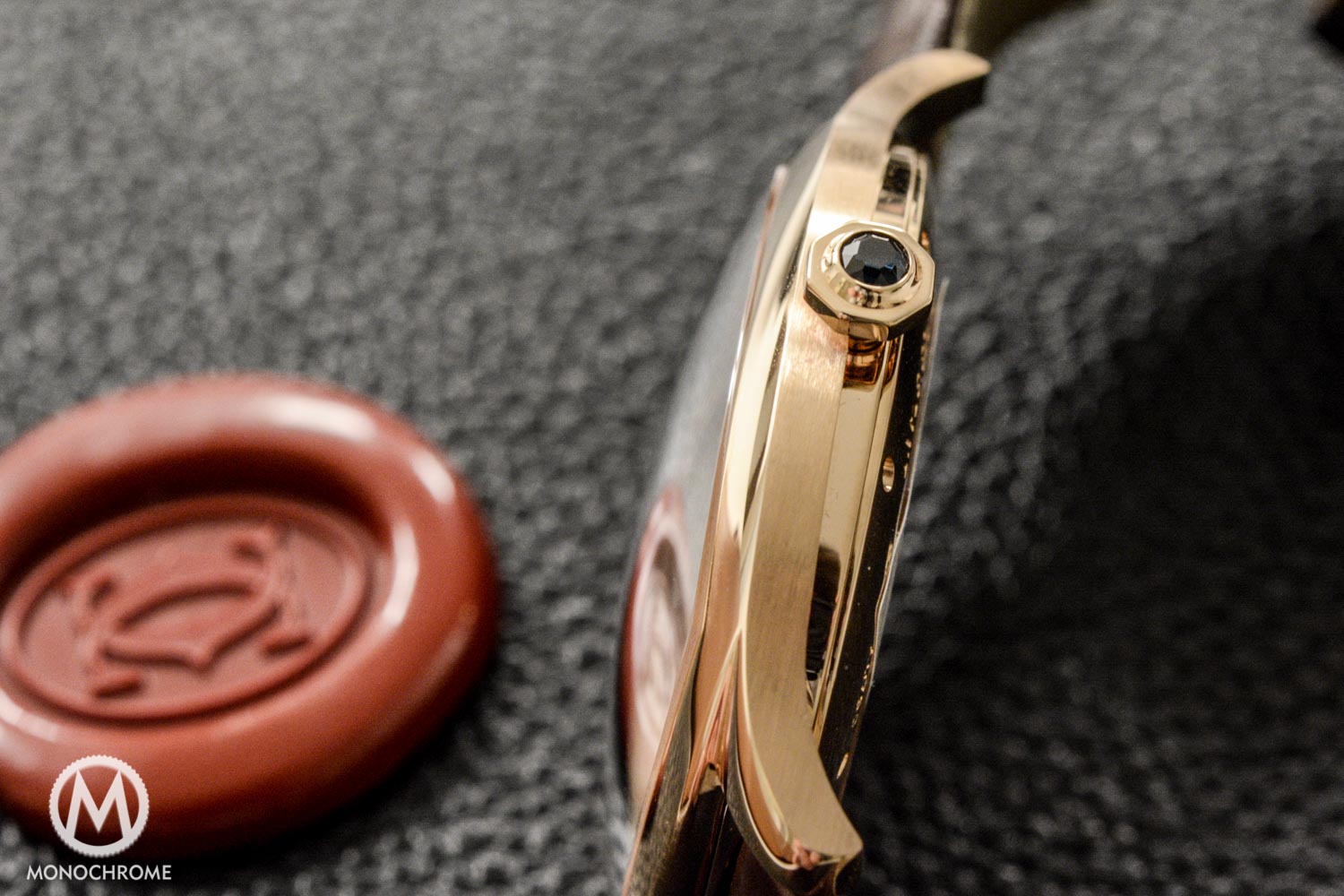 Mastering shapes, for gentlemen - Review of the Cartier Drive in Gold ...