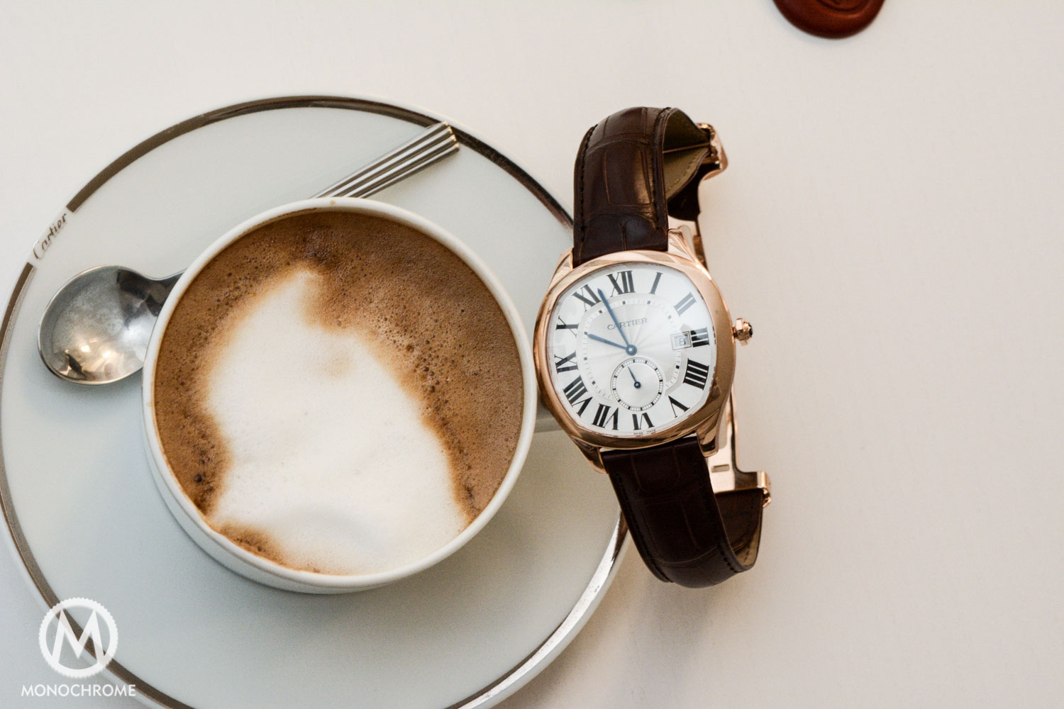 Mastering shapes, for gentlemen - Review of the Cartier Drive in Gold ...