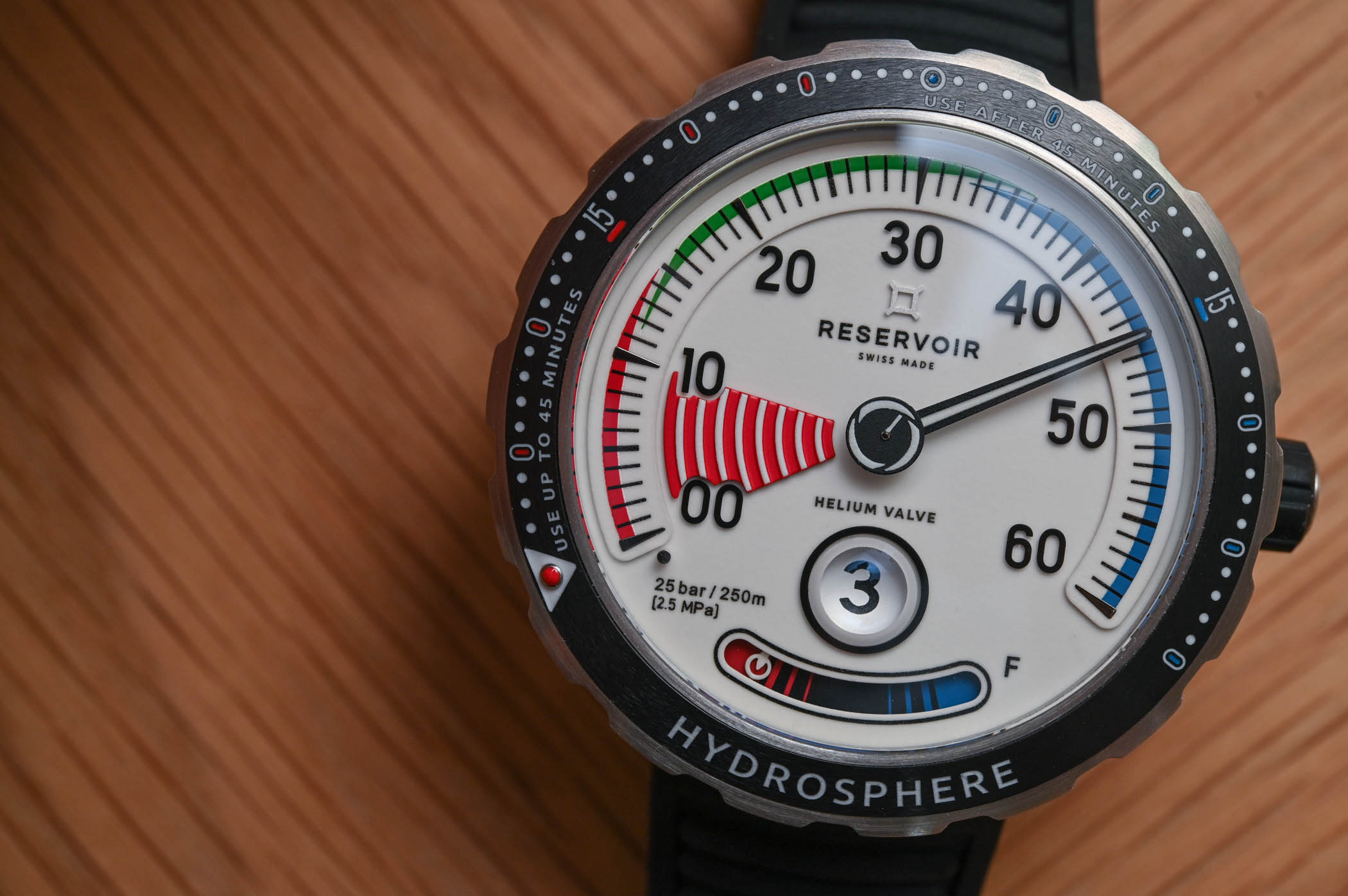 Reservoir Hydrosphere "Air Gauge" Dive Watch Review (Specs & Price)