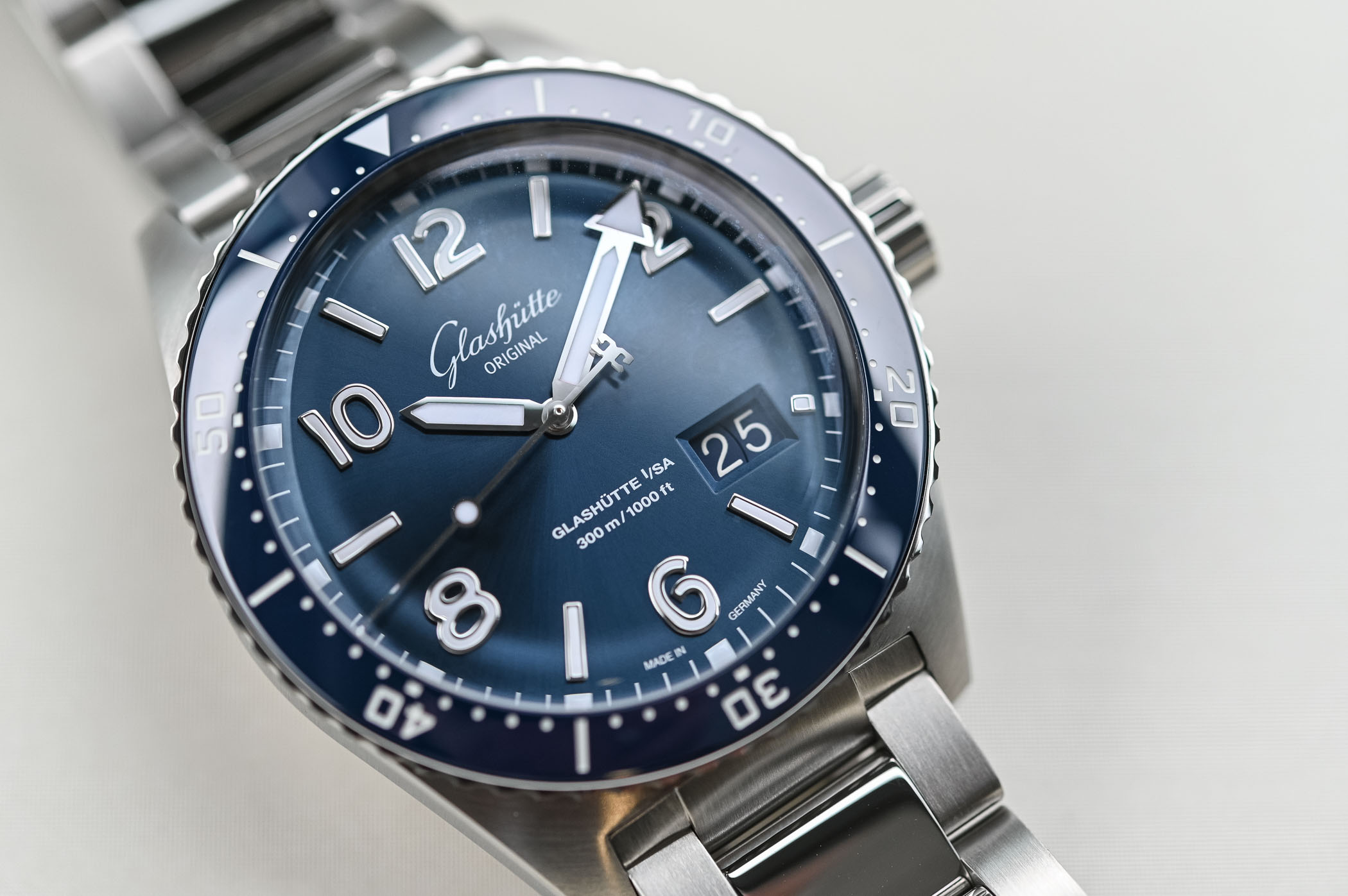 Glashütte Original SeaQ Panorama Date - Dive Watch Review (Specs & Price)