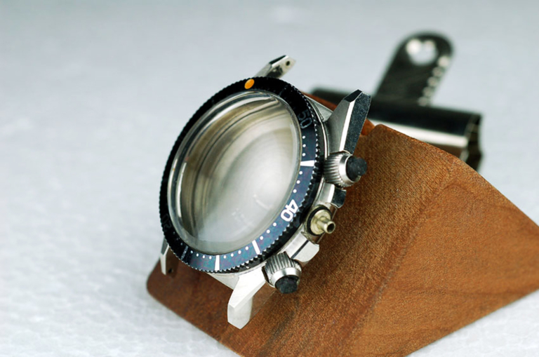 A Comprehensive Guide to Watch Crystals - History, Types, Advantages ...