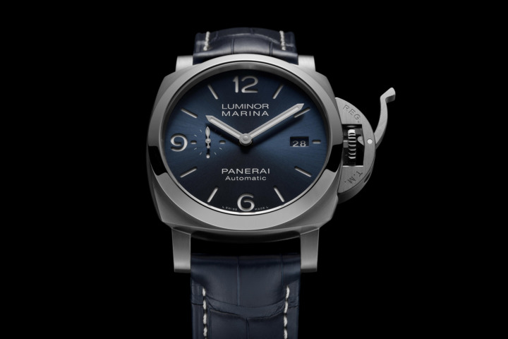 First Look: The Green Panerai Luminor Marina Titanio PAM03325 (Incl. Video)