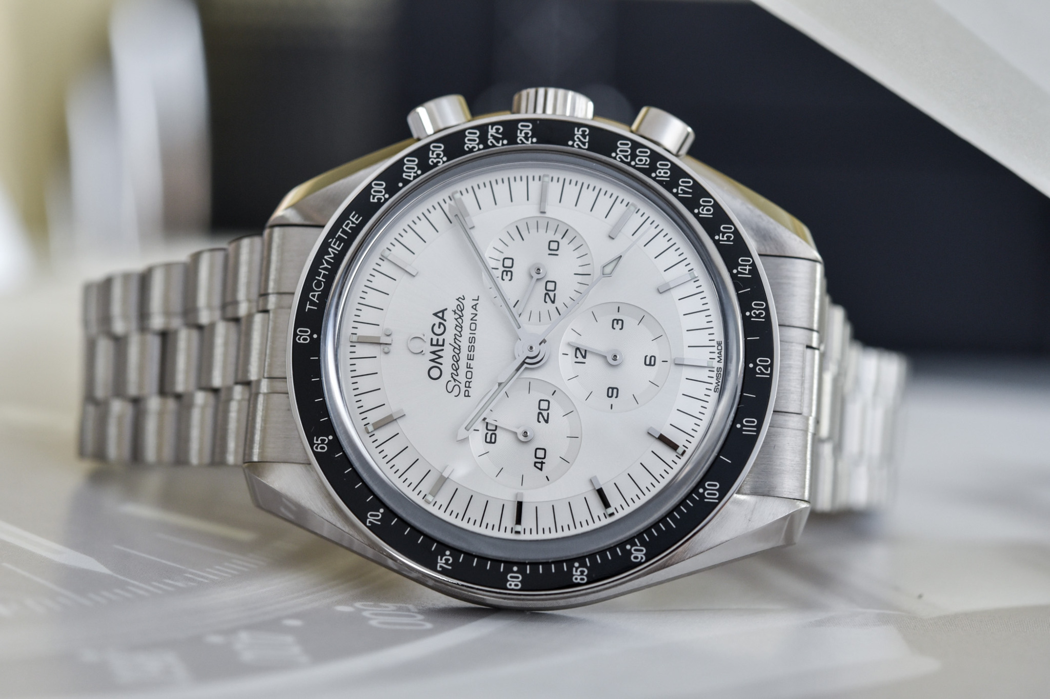 Omega Speedmaster Moonwatch Professional Canopus Gold Hands-On