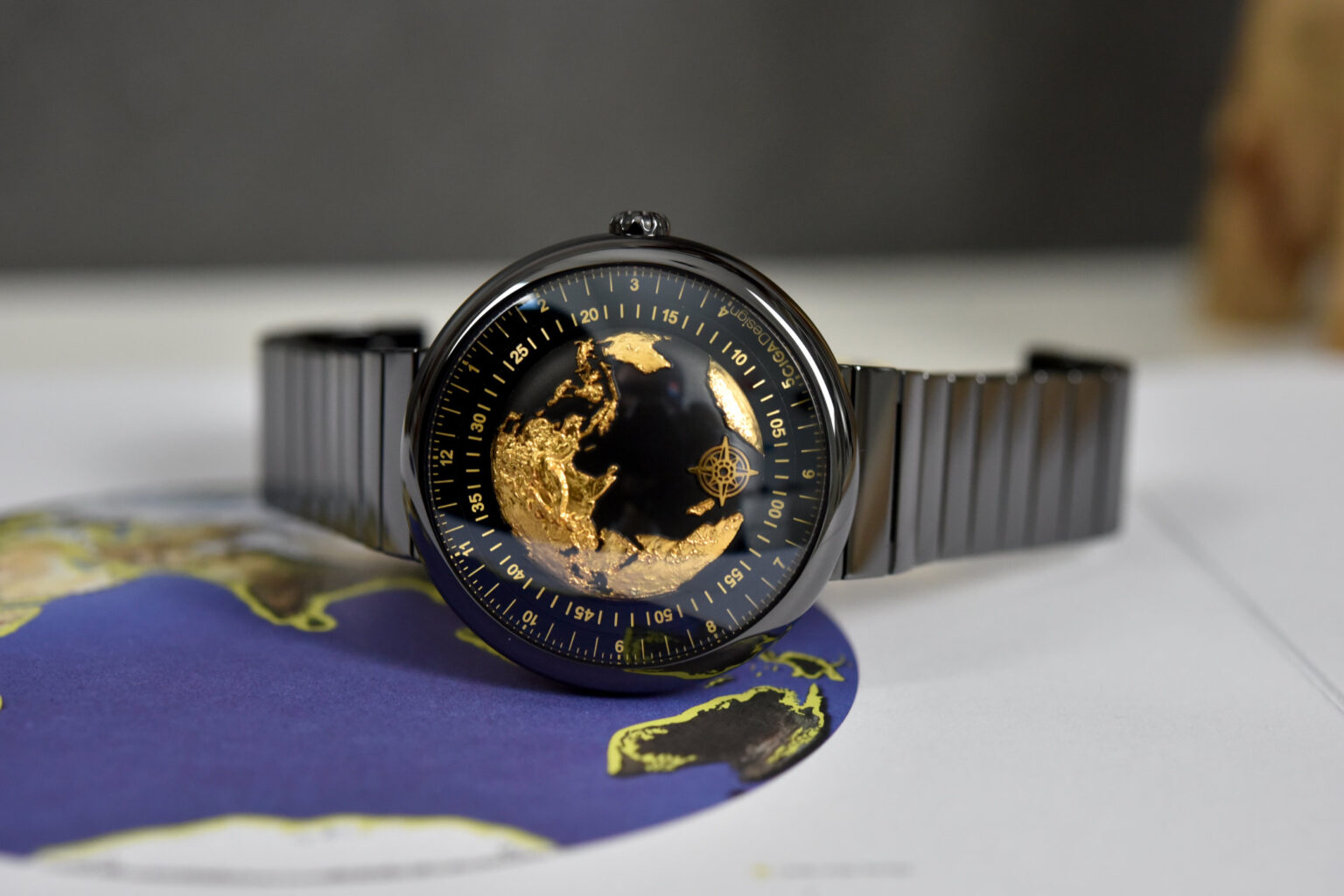 Hands-on The Black Ceramic CIGA Design Blue Planet Gilding