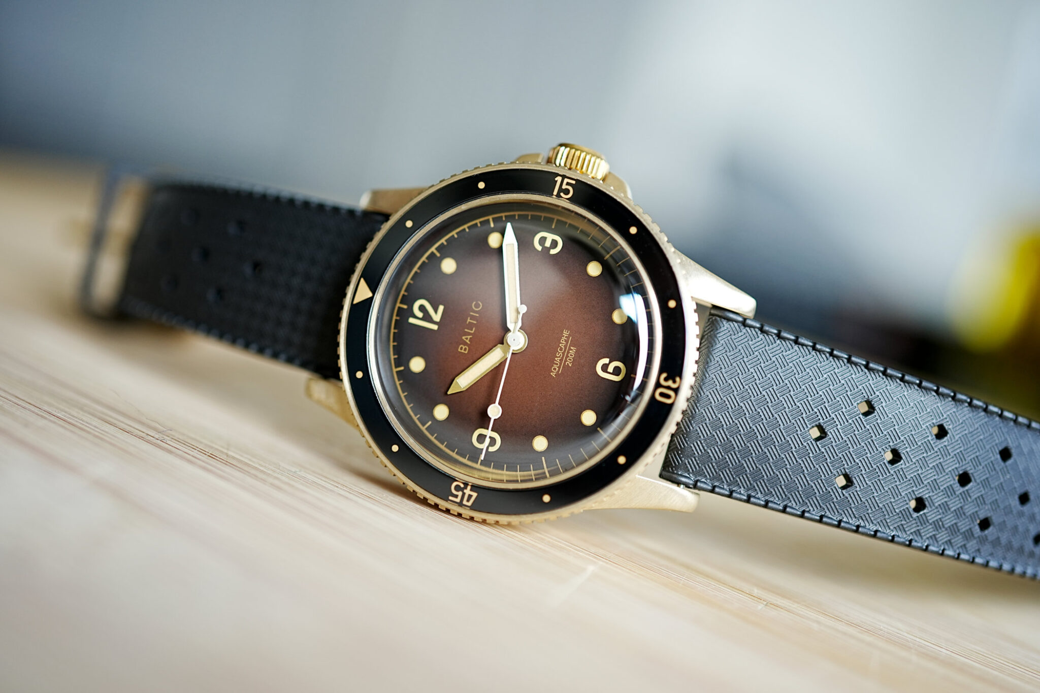 Handson With The Retro-cool Baltic Aquascaphe Bronze With Brown ...