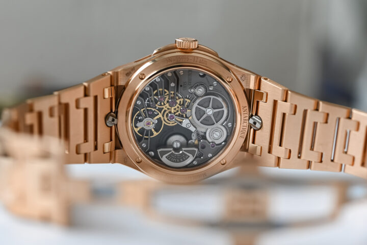 First Look: The First Czapek Antarctique in Gold, the New Mount Erebus