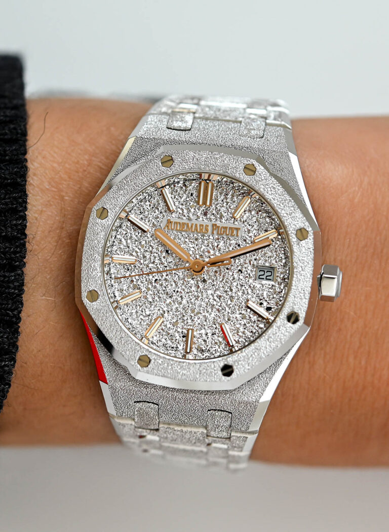 The Audemars Piguet Royal Oak Frosted Gold Selfwinding 34mm