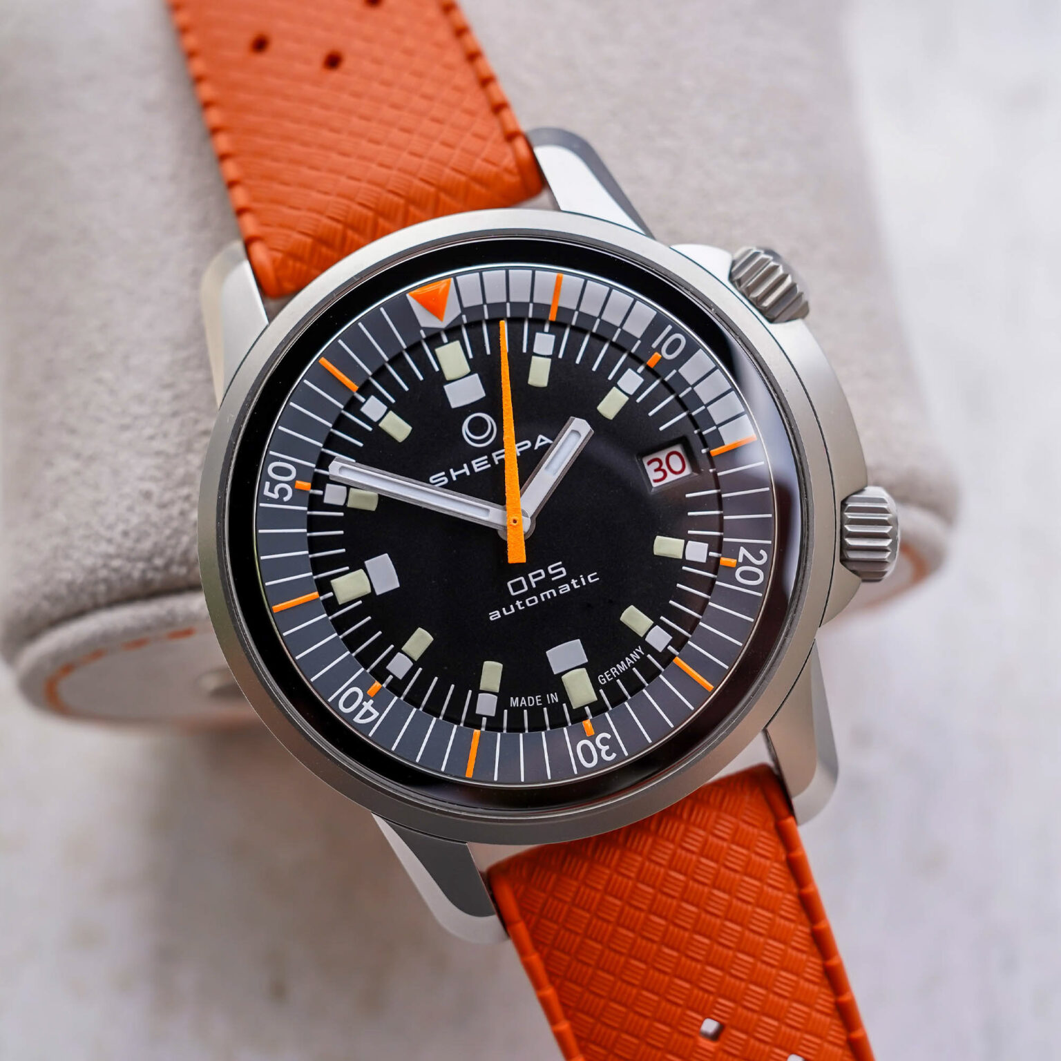The ABCs of Time: Your Guide to Functional Watch Bezels, From Diver to ...