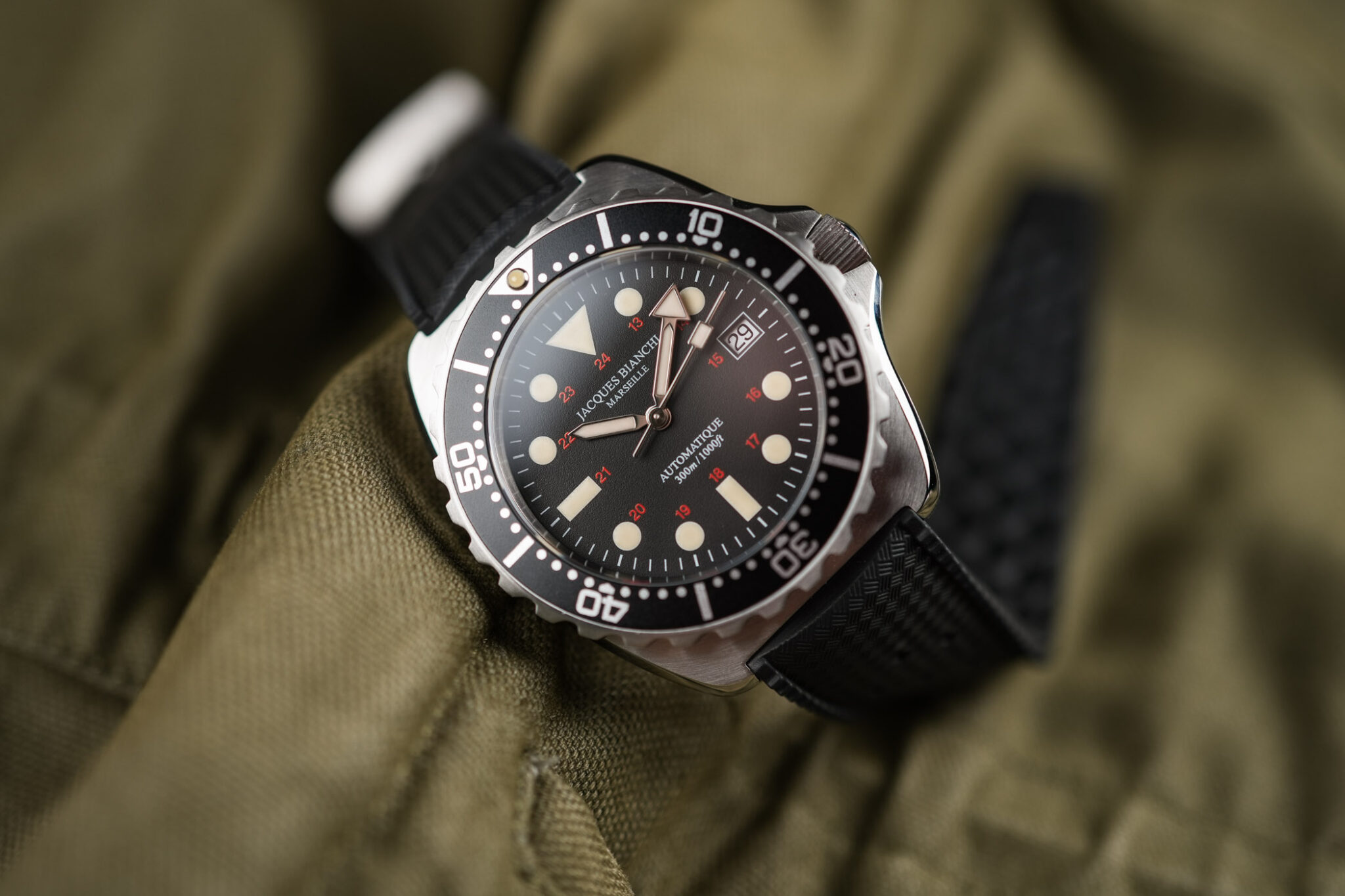 Hands-On: The Jacques Bianchi JB300 Military Diver Re-Edition