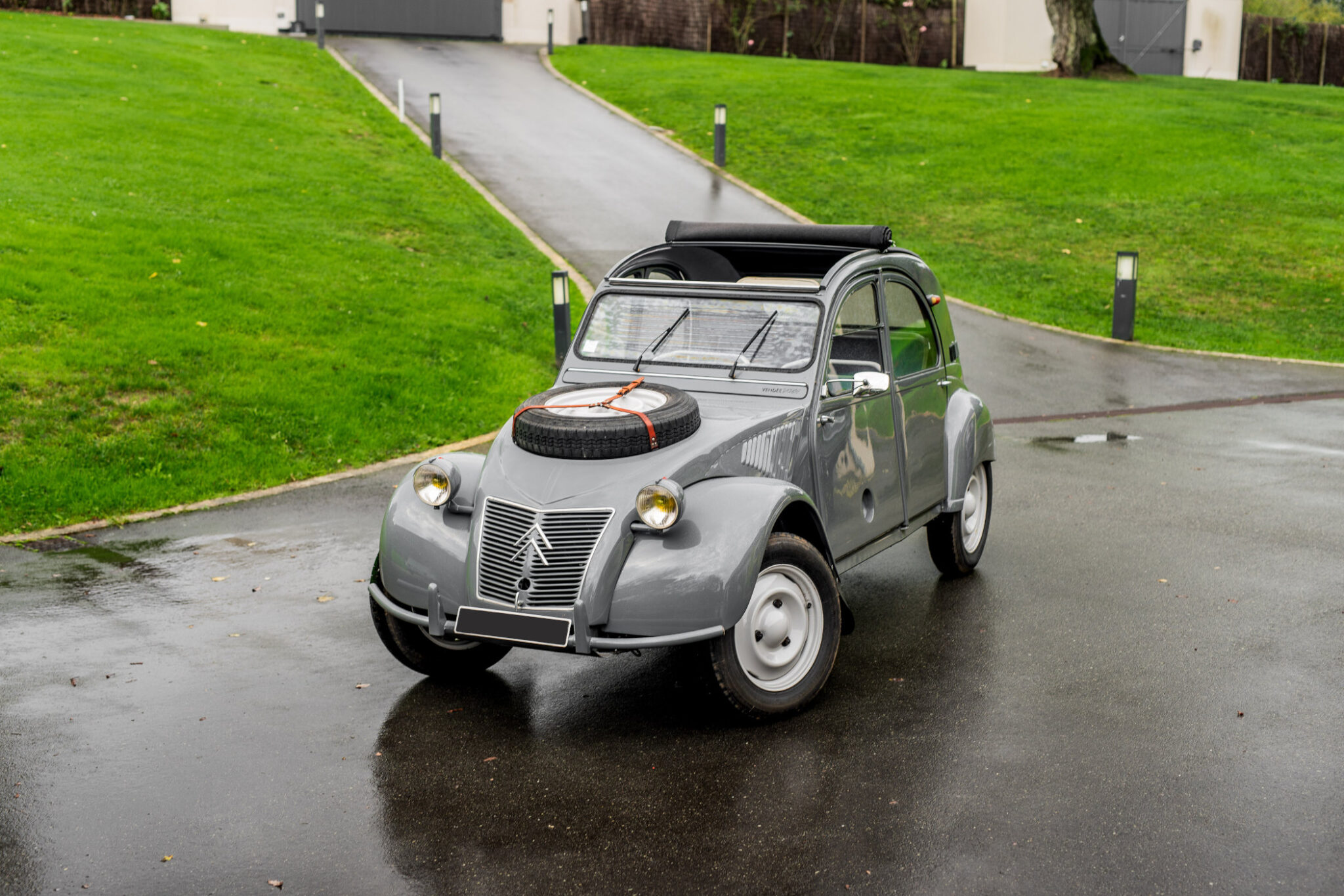 The Petrolhead Corner: The Insanely Cool Citroën 2CV 4x4 Sahara