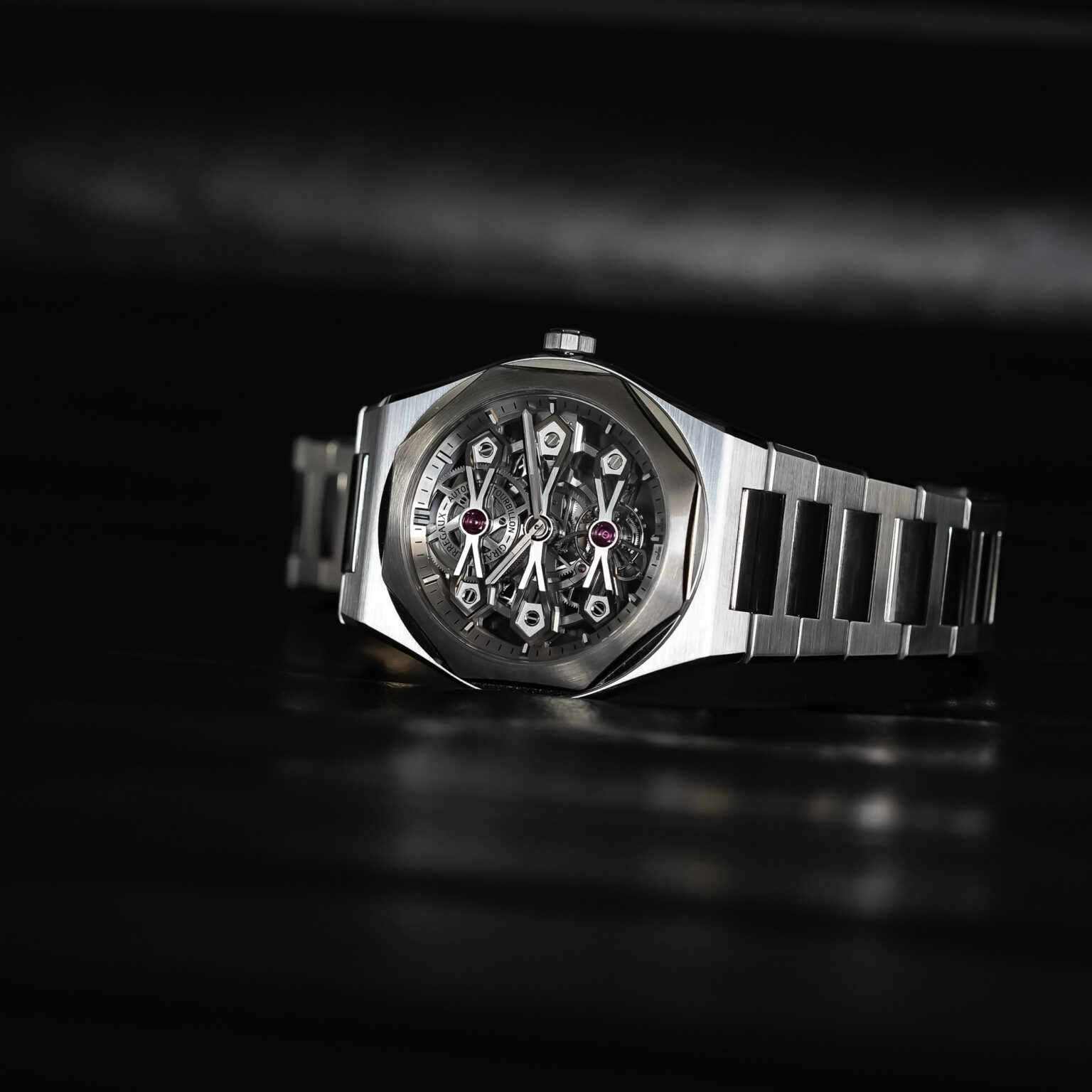 First Look: The new Girard-Perregaux Laureato Three Gold Bridges (Incl ...