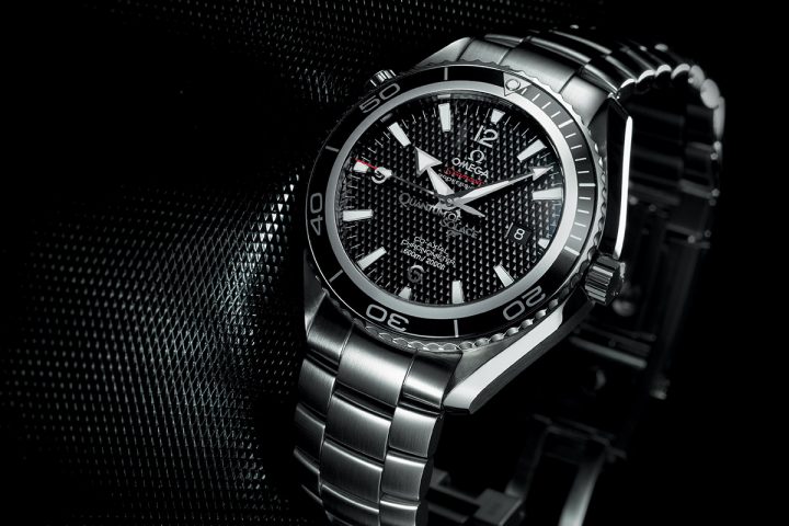 Omega Seamaster and James Bond 007 - A 20-year love story - Monochrome ...