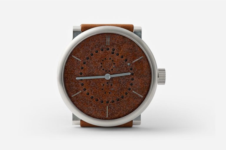 A Guide to the different types of Calendar Watches - Monochrome Watches