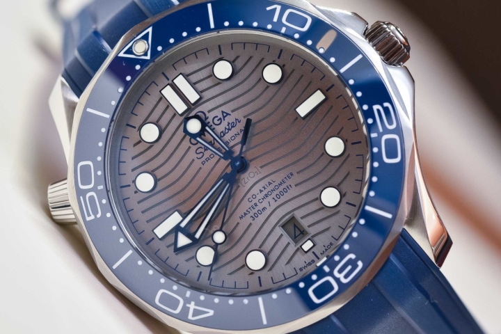 In-Depth - The Difference Between a Chronometer and a Chronograph Explained