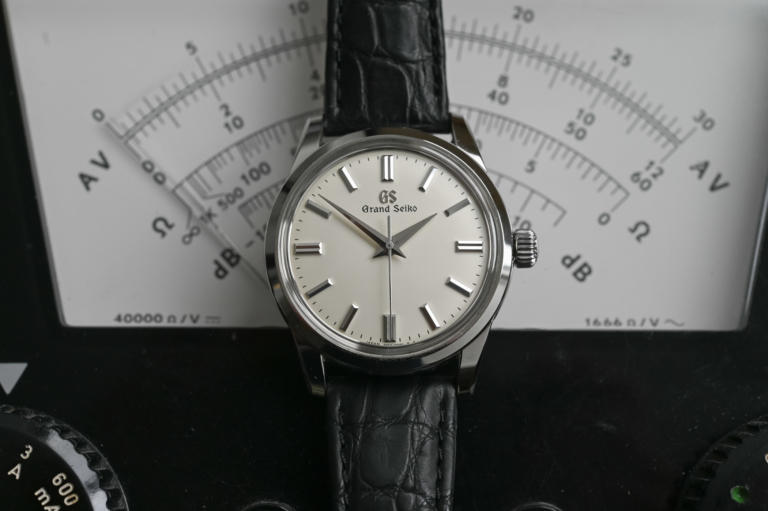 The Battle of Elegant Time-Only Watches Part 2 - Grand Seiko SBGW231 ...