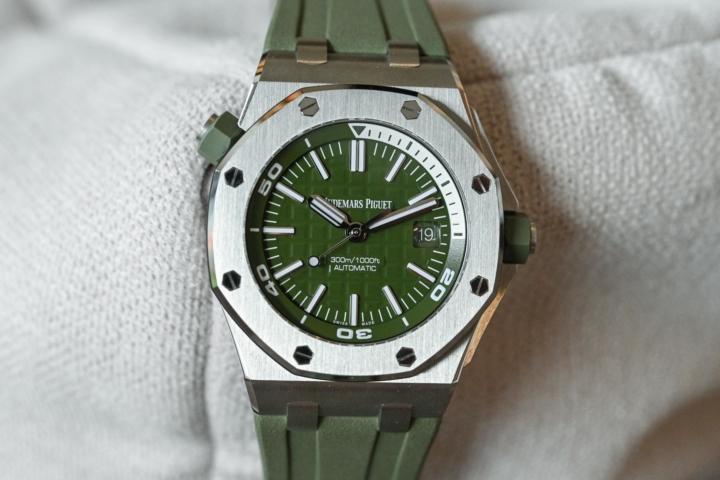 Audemars Piguet Royal Oak Offshore Diver Khaki - Hands-On, Price