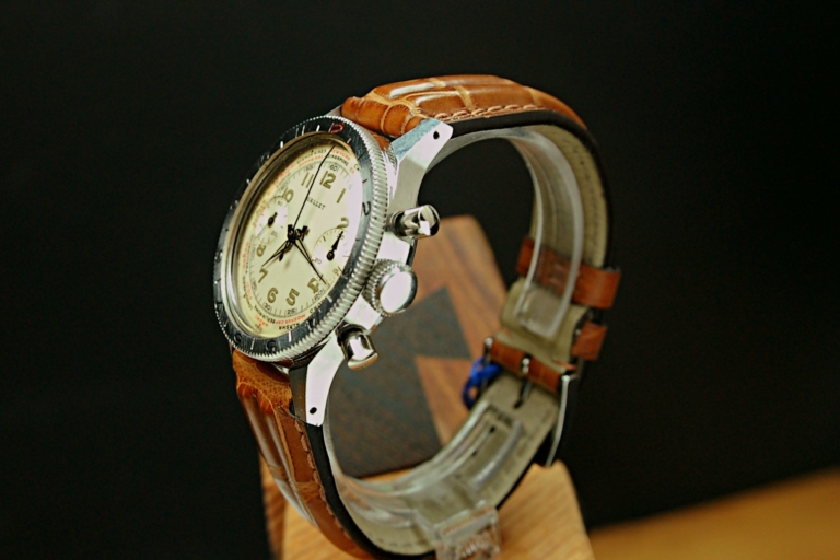 The VIntage Corner - Gallet Flying Officer, Fascinating Pilot's Chronograph