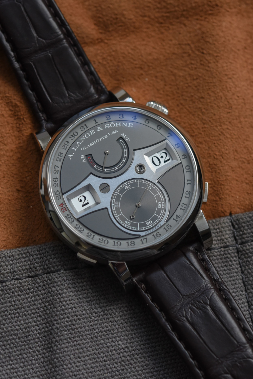 Review - the A. Lange & Söhne Zeitwerk Date (Video, Specs, Price)