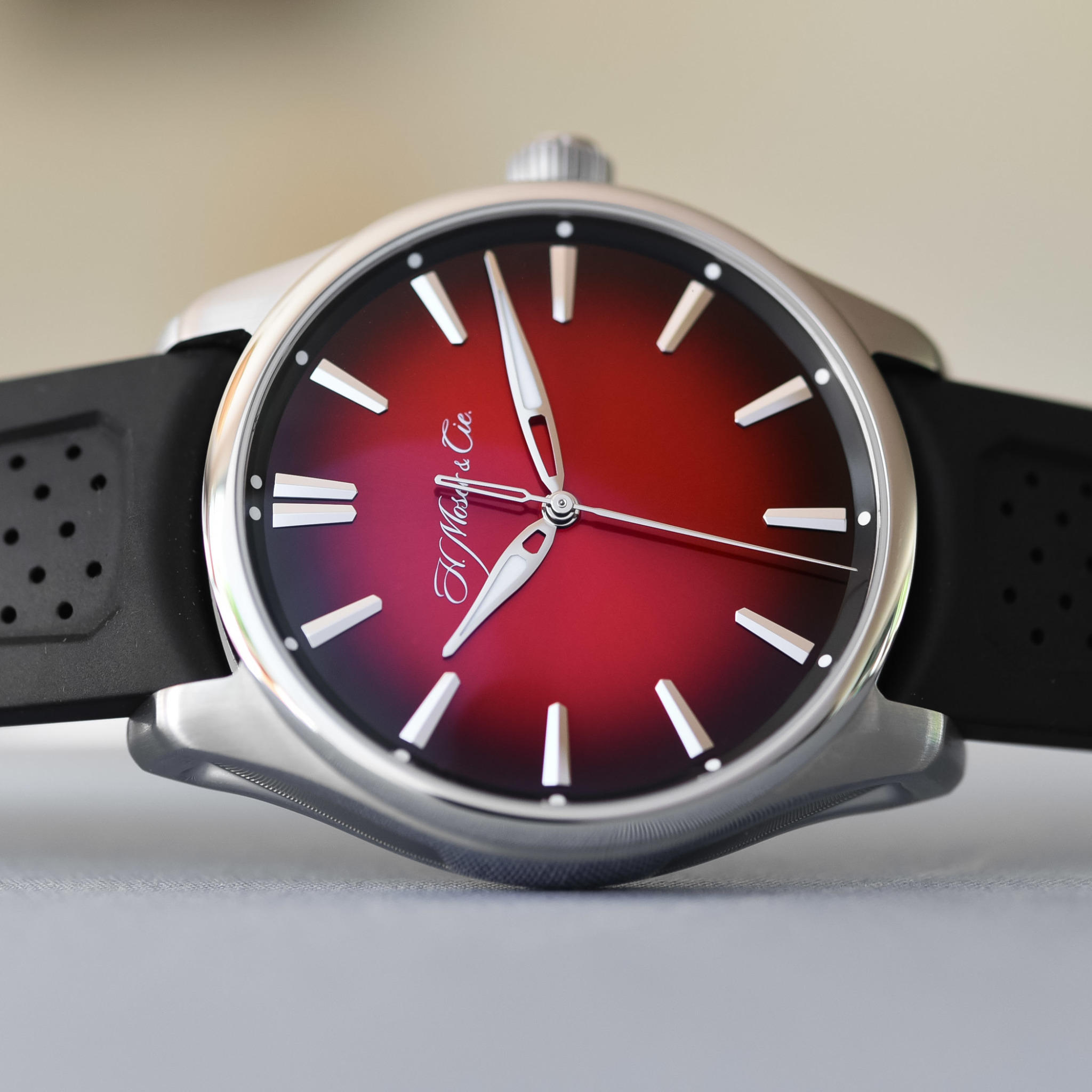 Hands-On - H. Moser & Cie. Pioneer Centre Seconds Swiss Mad Red