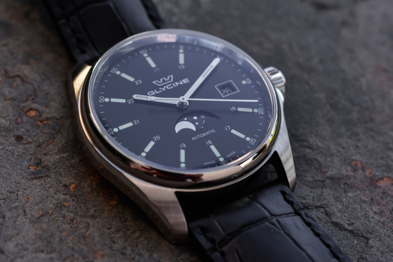 Value Proposition Review - Glycine Combat 6 Classic Moonphase