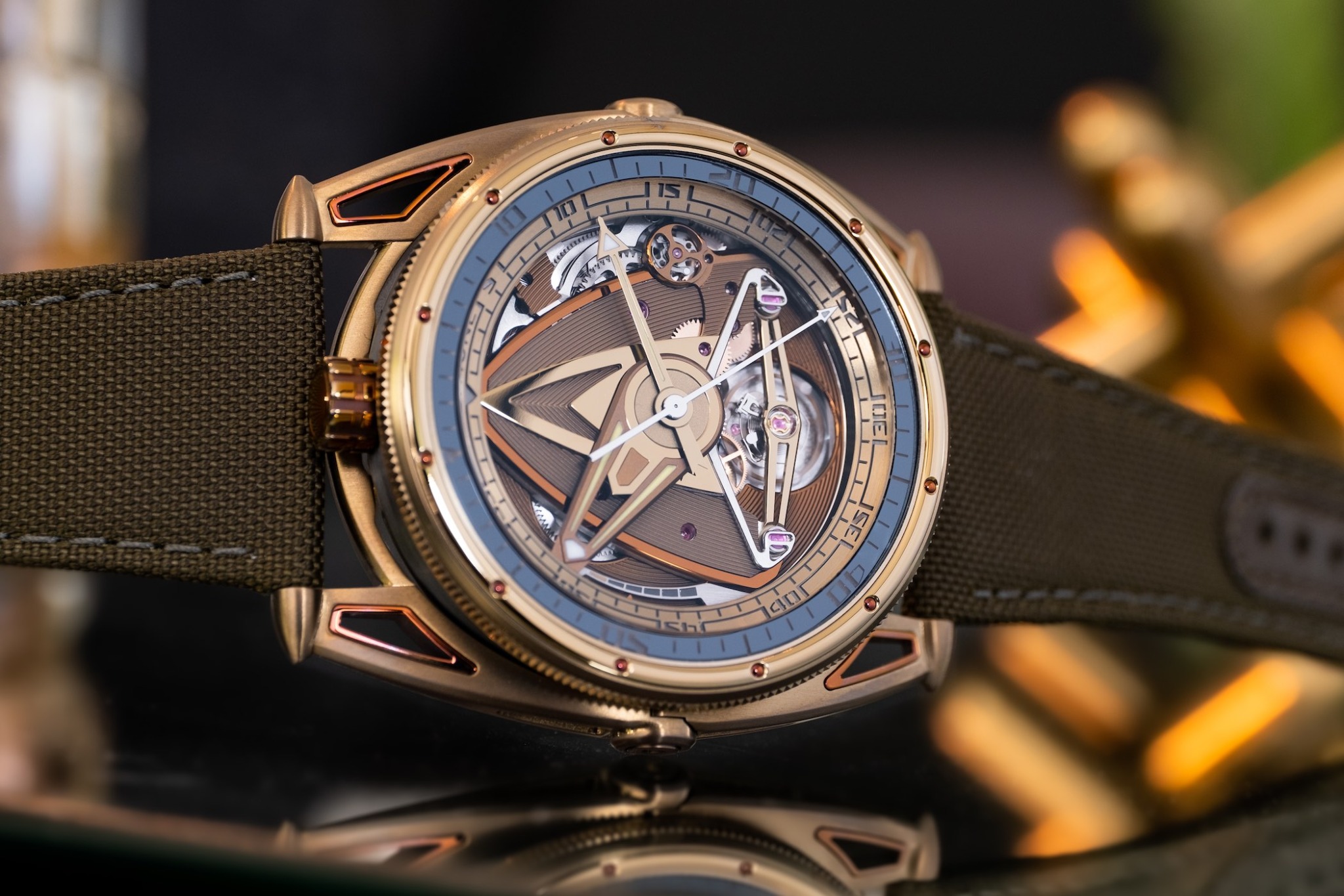 Introudcing - De Bethune DB28GS Yellow Submarine (Specs & Price)