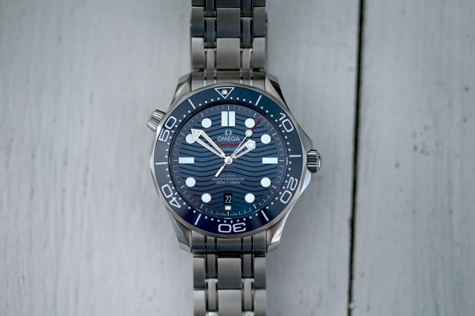 Omega Seamaster Diver 300M - Underwater Dive Review (Specs & Price)