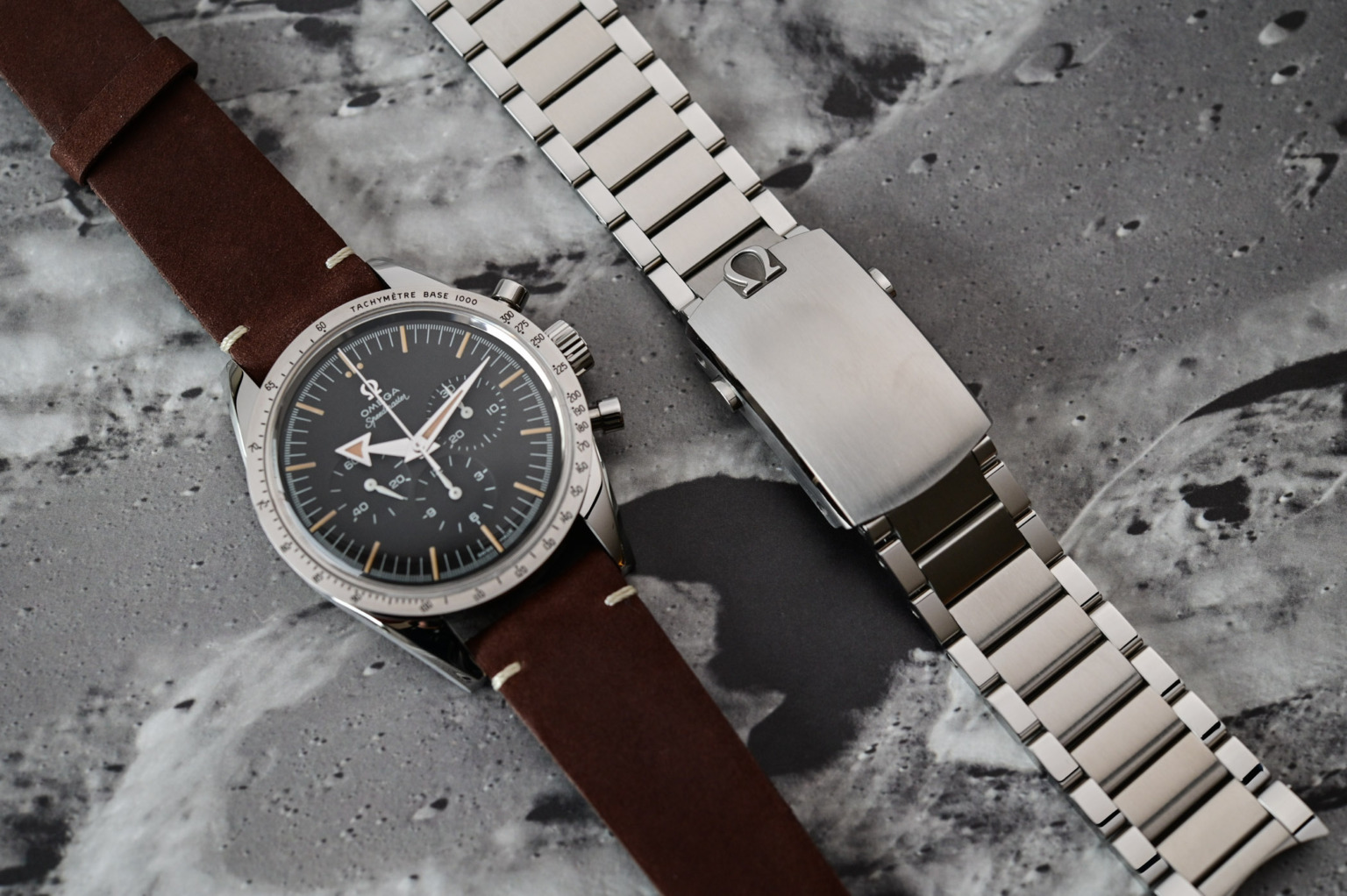 Comparative Review Speedmaster Moonwatch vs 60th Anniversary