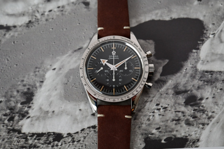 Comparative Review Speedmaster Moonwatch vs 60th Anniversary