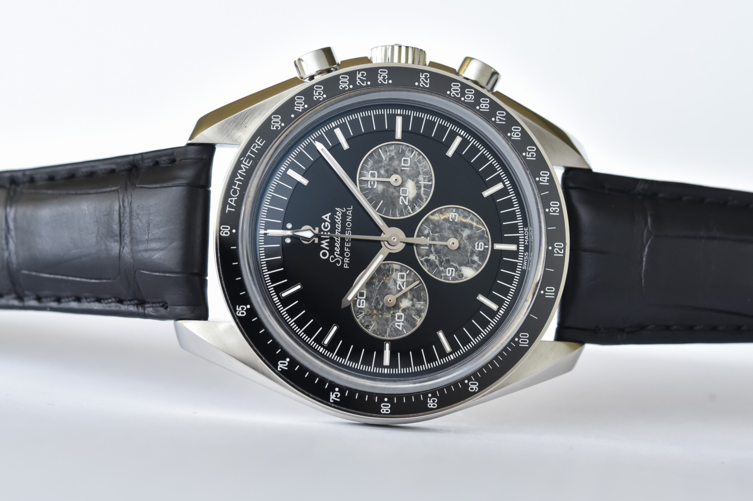 Hands-On - The Omega Speedmaster Moonwatch 321 Platinum (Price)