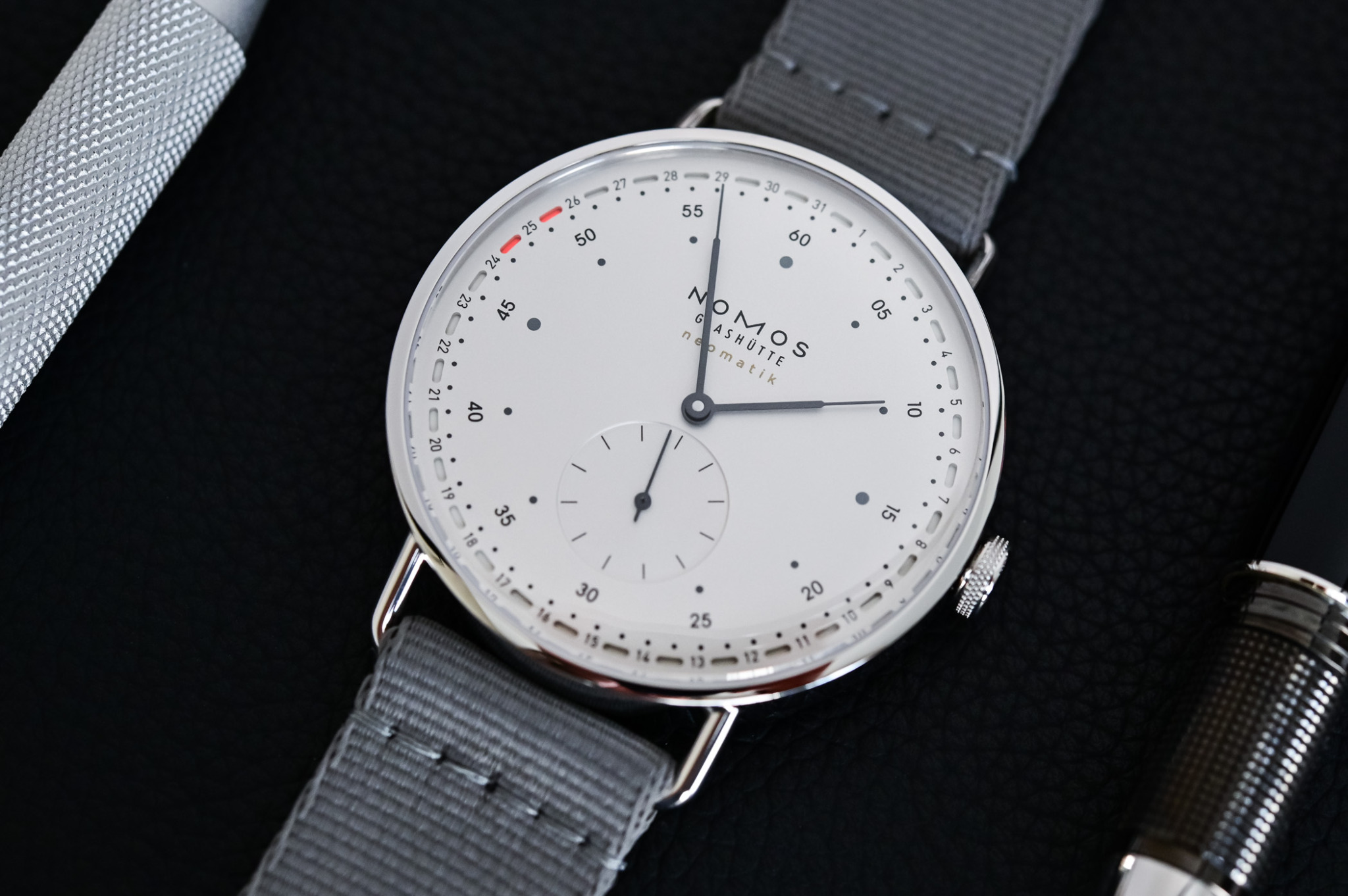 Hands-On - New Nomos Metro neomatik 41 Update (hands-on & video)