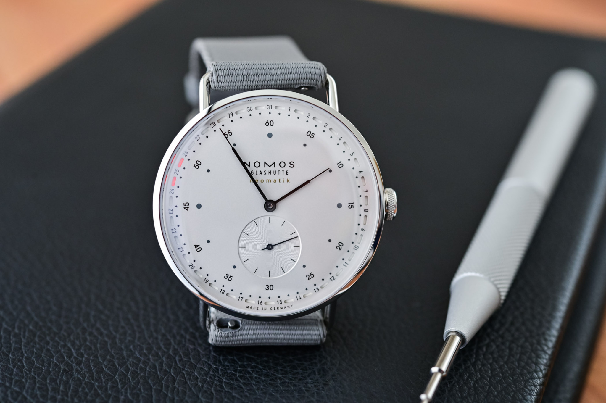 Hands-On - New Nomos Metro neomatik 41 Update (hands-on & video)