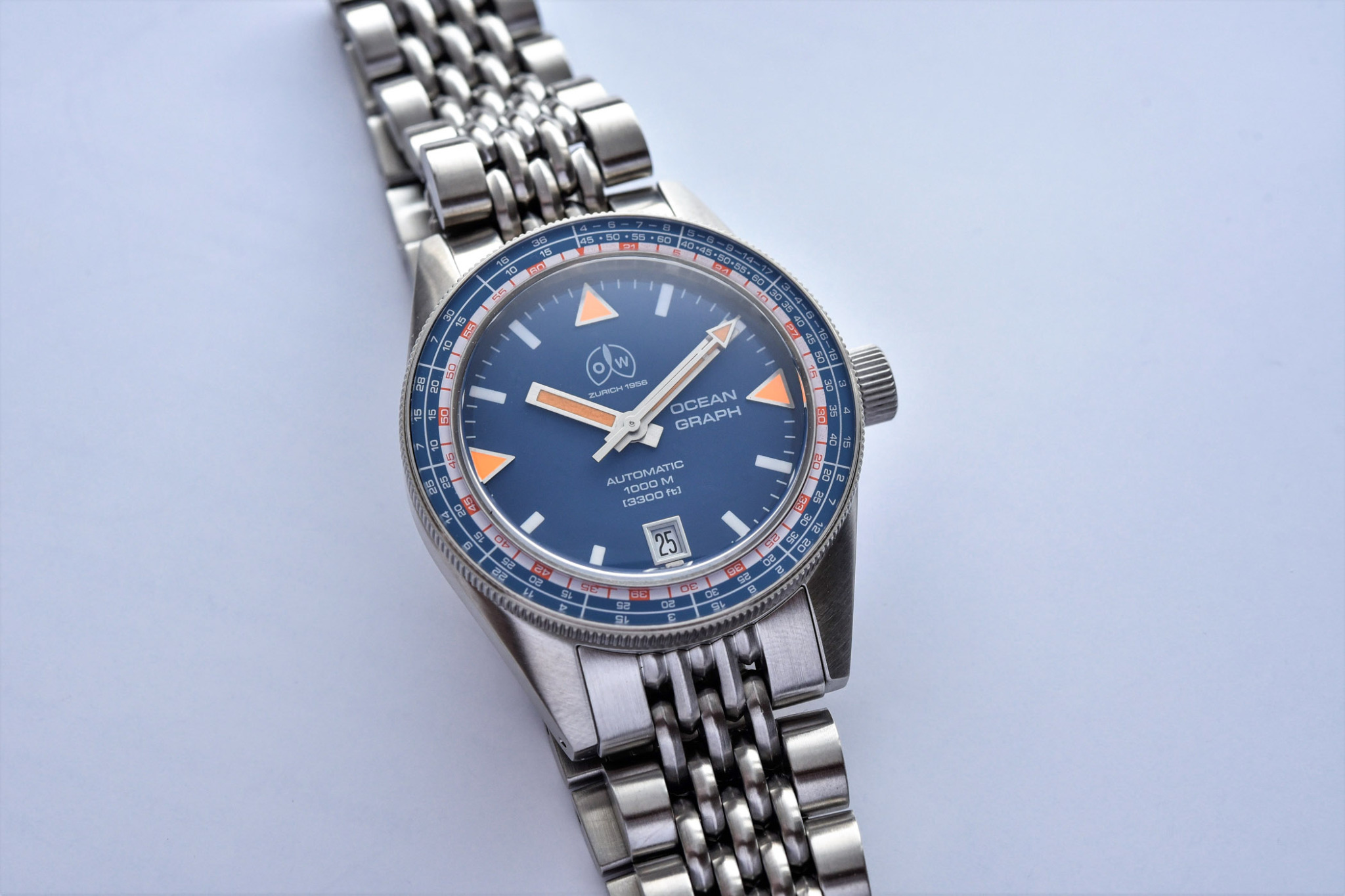 Ollech & Wajs OW Ocean Graph - Dive Watch Review (Specs & Price)