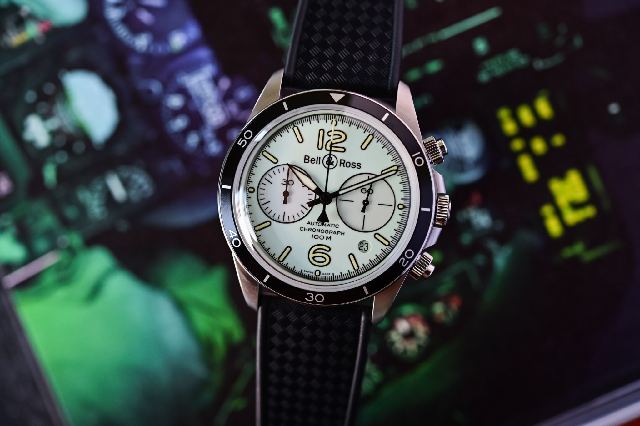 Bell & Ross BR V2-94 FULL LUM - Hands-On, Specs & Price