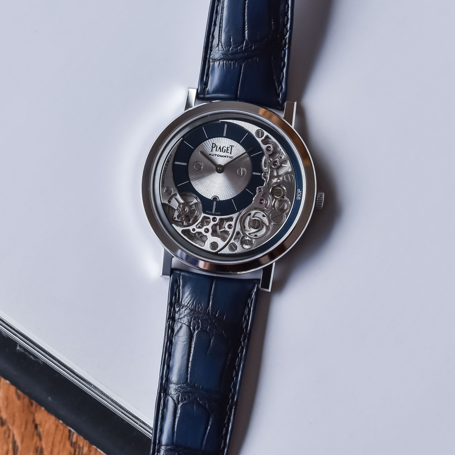 Hands-On - New Piaget Altiplano Ultimate Automatic 910P Blue
