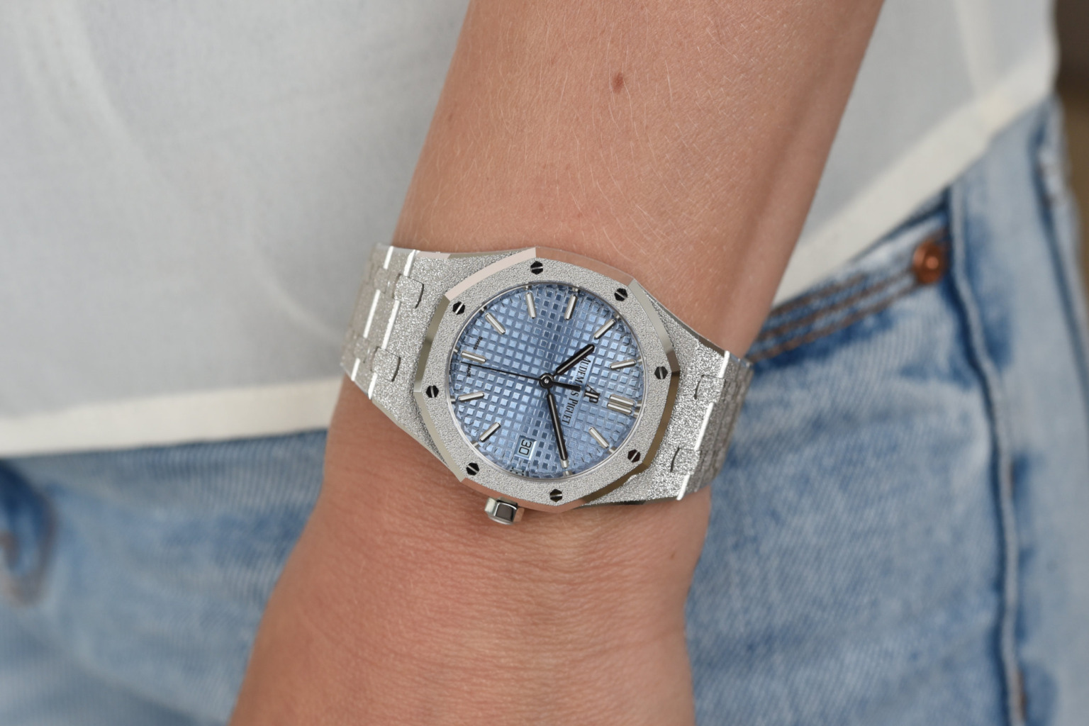 The Audemars Piguet Royal Oak Frosted Gold Selfwinding 34mm ...