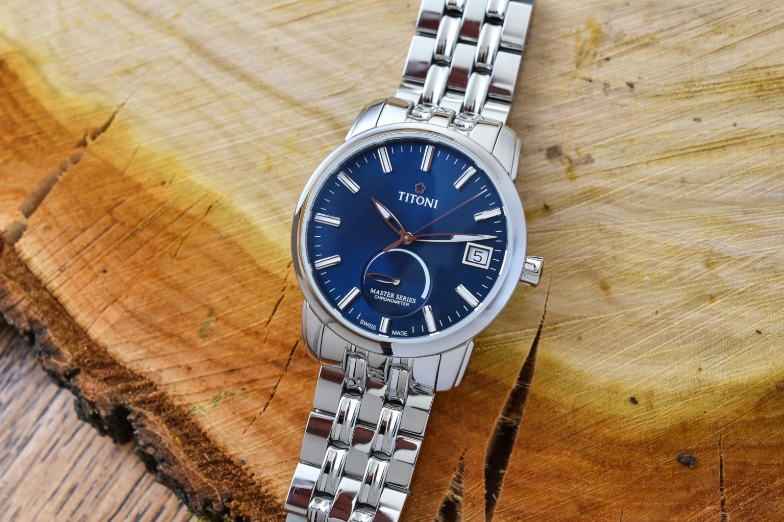 Hands-On - Titoni Seascoper 600 CarboTech COSC In-House T10