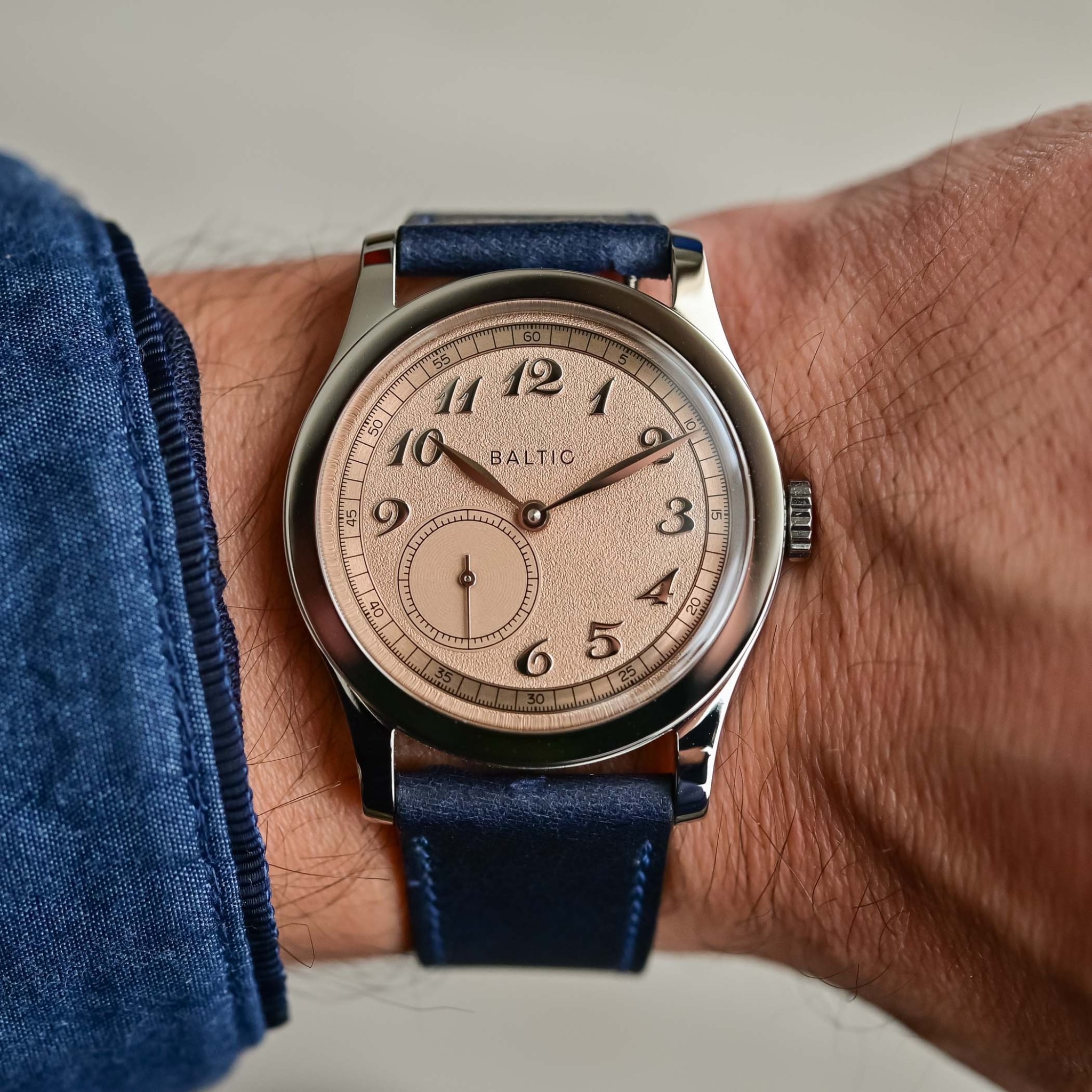 Baltic MR01 Salmon Accessible Calatrava-style Micro Rotor Watch Review