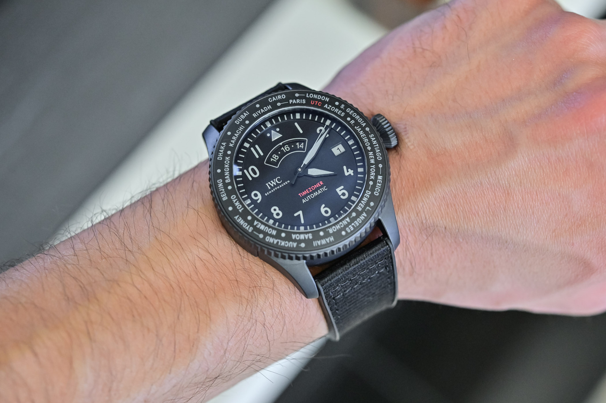 Five high-end mechancial watches fit for travelling and more.