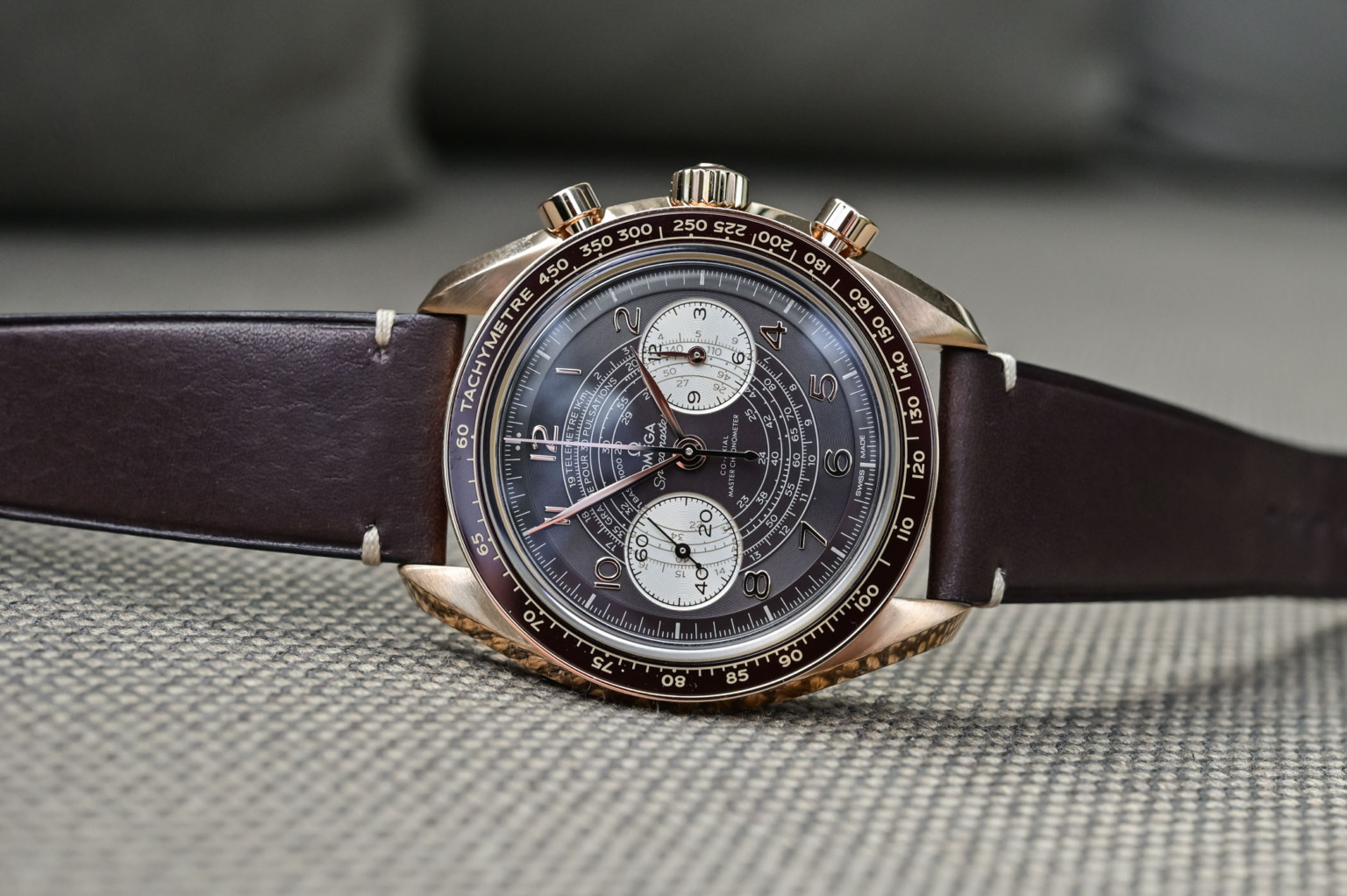 Omega Speedmaster Chronoscope Bronze Gold 43mm - Hands-On, Price