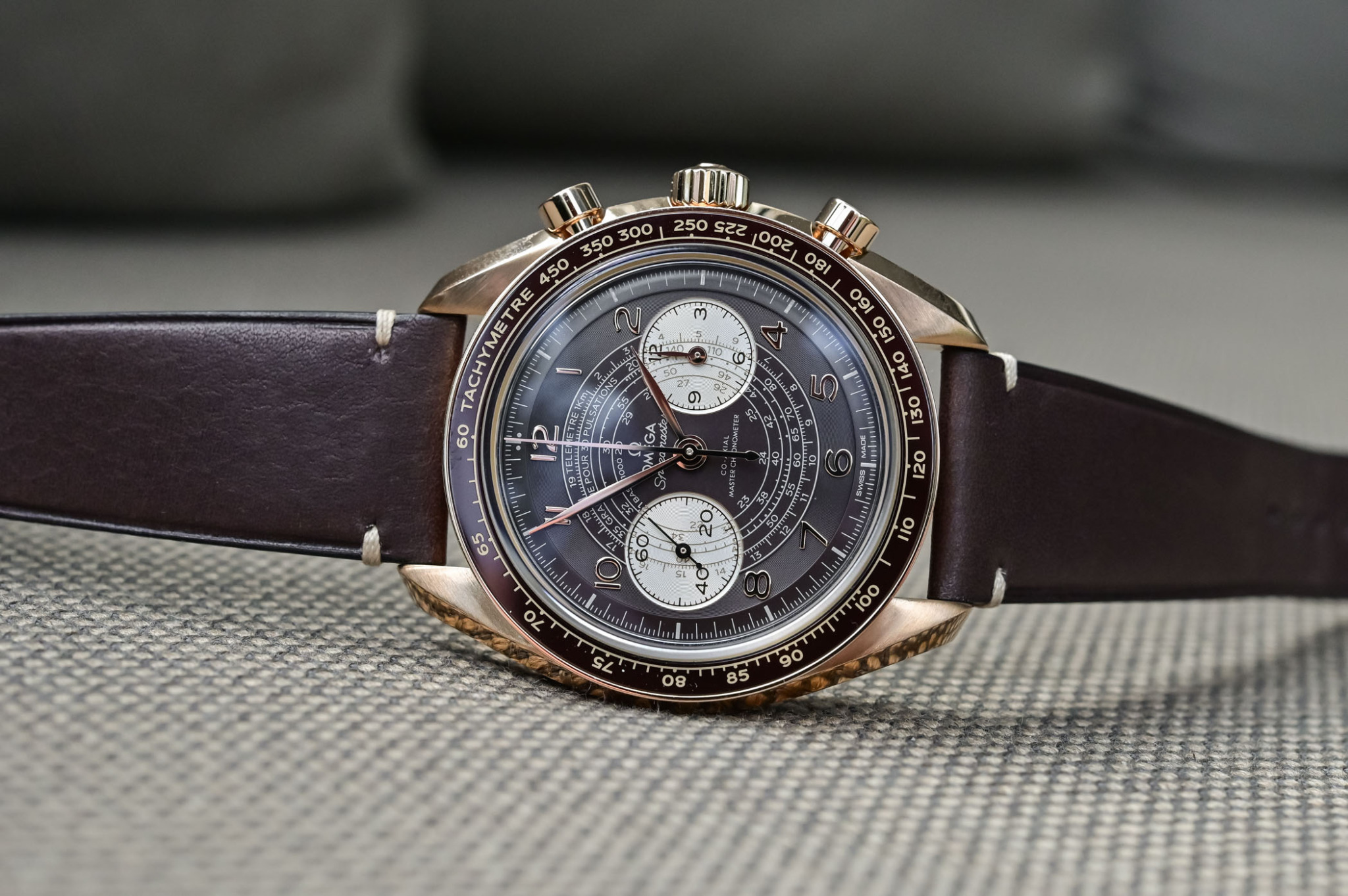 Omega Speedmaster Chronoscope Bronze Gold 43mm - Hands-On, Price