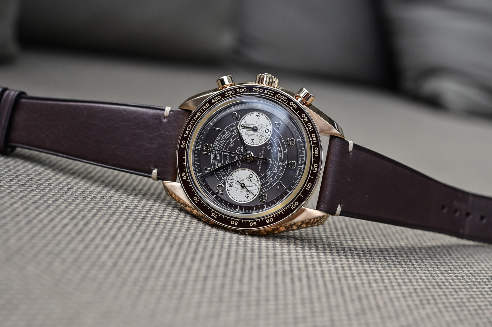 Omega Speedmaster Chronoscope Bronze Gold 43mm - Hands-On, Price
