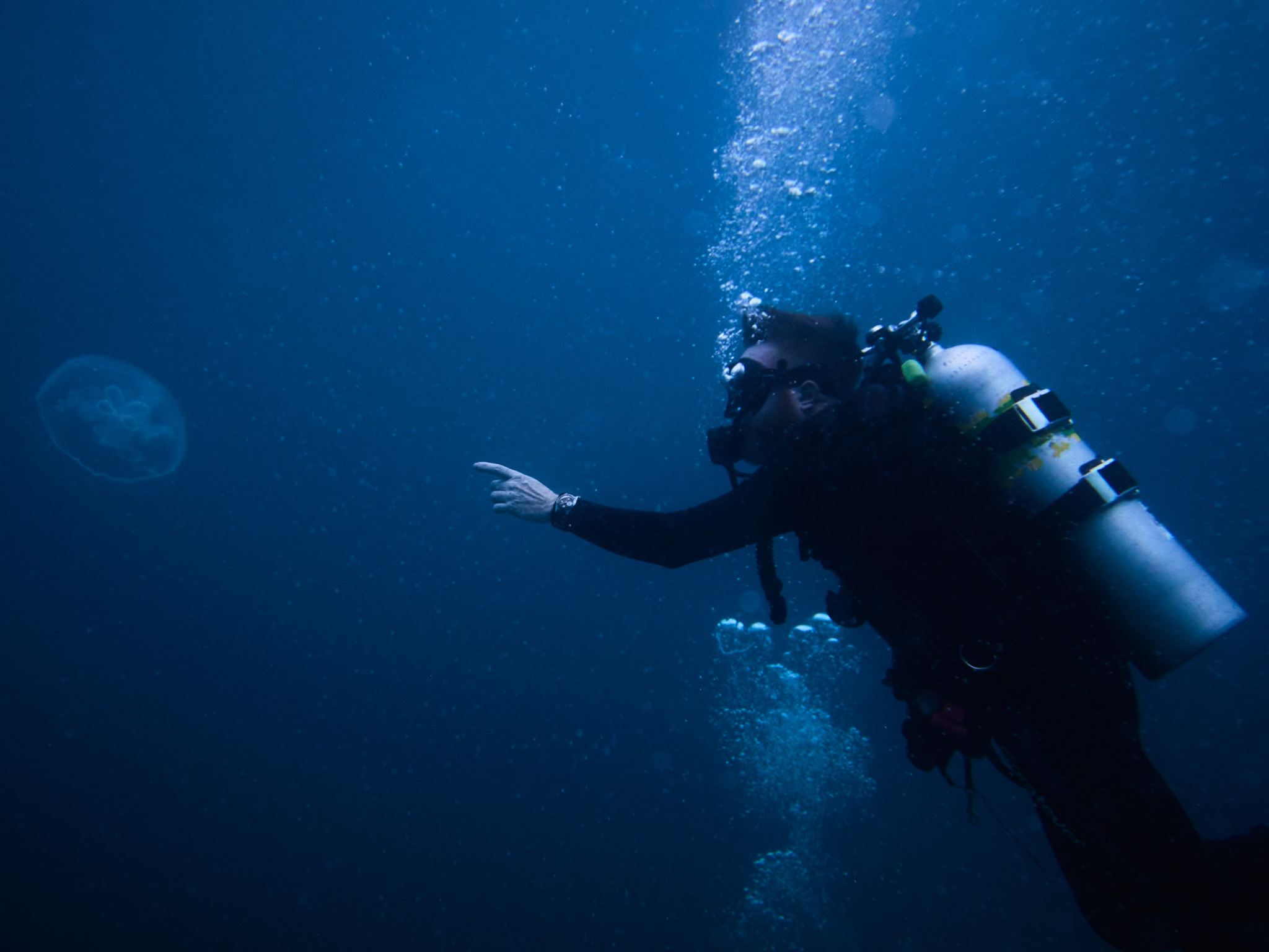 Diving with the New Aquastar Deepstar II - Review, Specs & Price