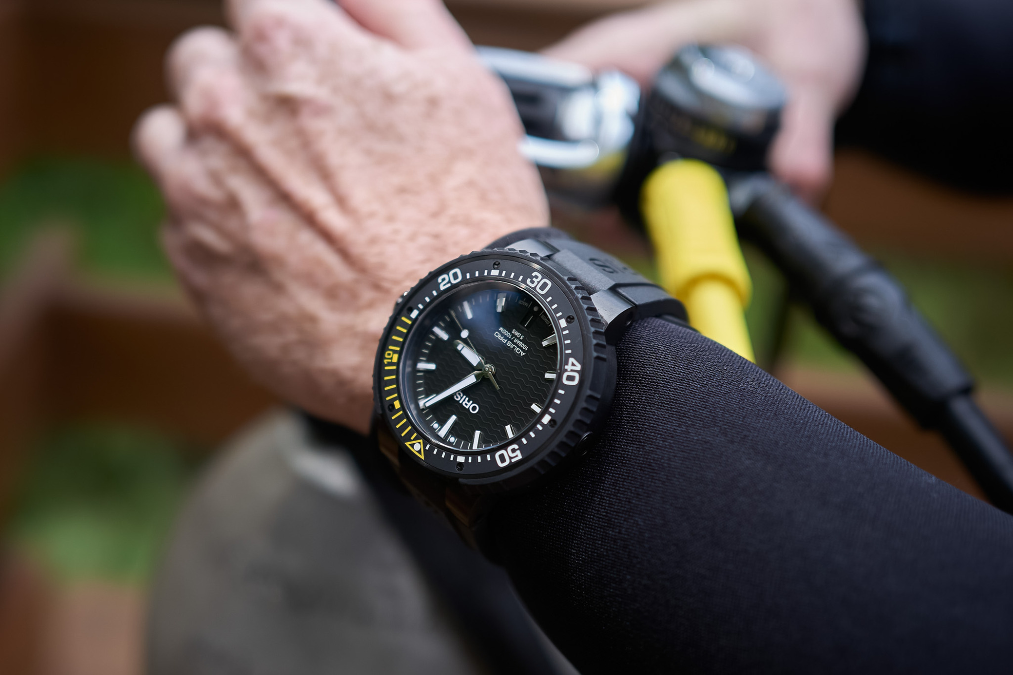 Dive Review - The Oris AquisPro Date Calibre 400 Underwater