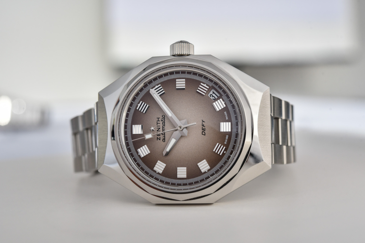 Hands-On - The new Zenith Defy Revival A3642 (Live Pics & Price)