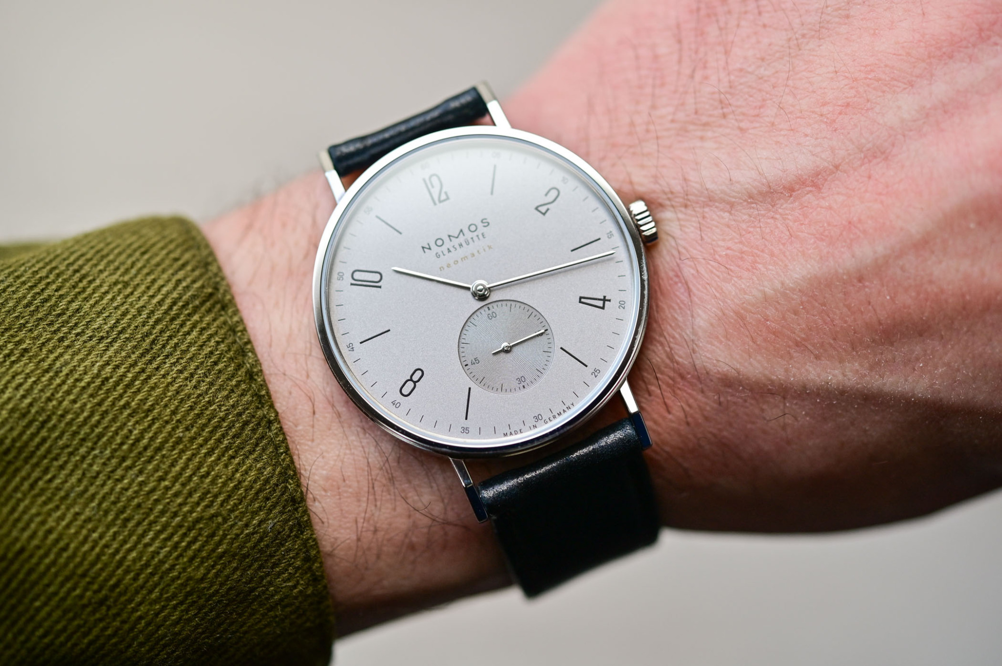Nomos Tangente Neomatik Platinum Gray 35 & 39 - Review, Video, Price