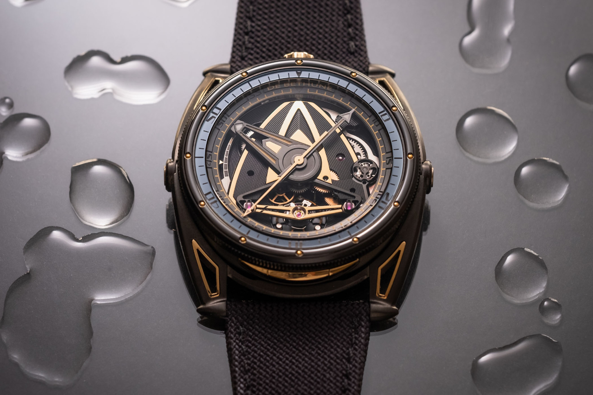 Introducing - De Bethune DB28GS JPS John Player Special (Specs, Price)