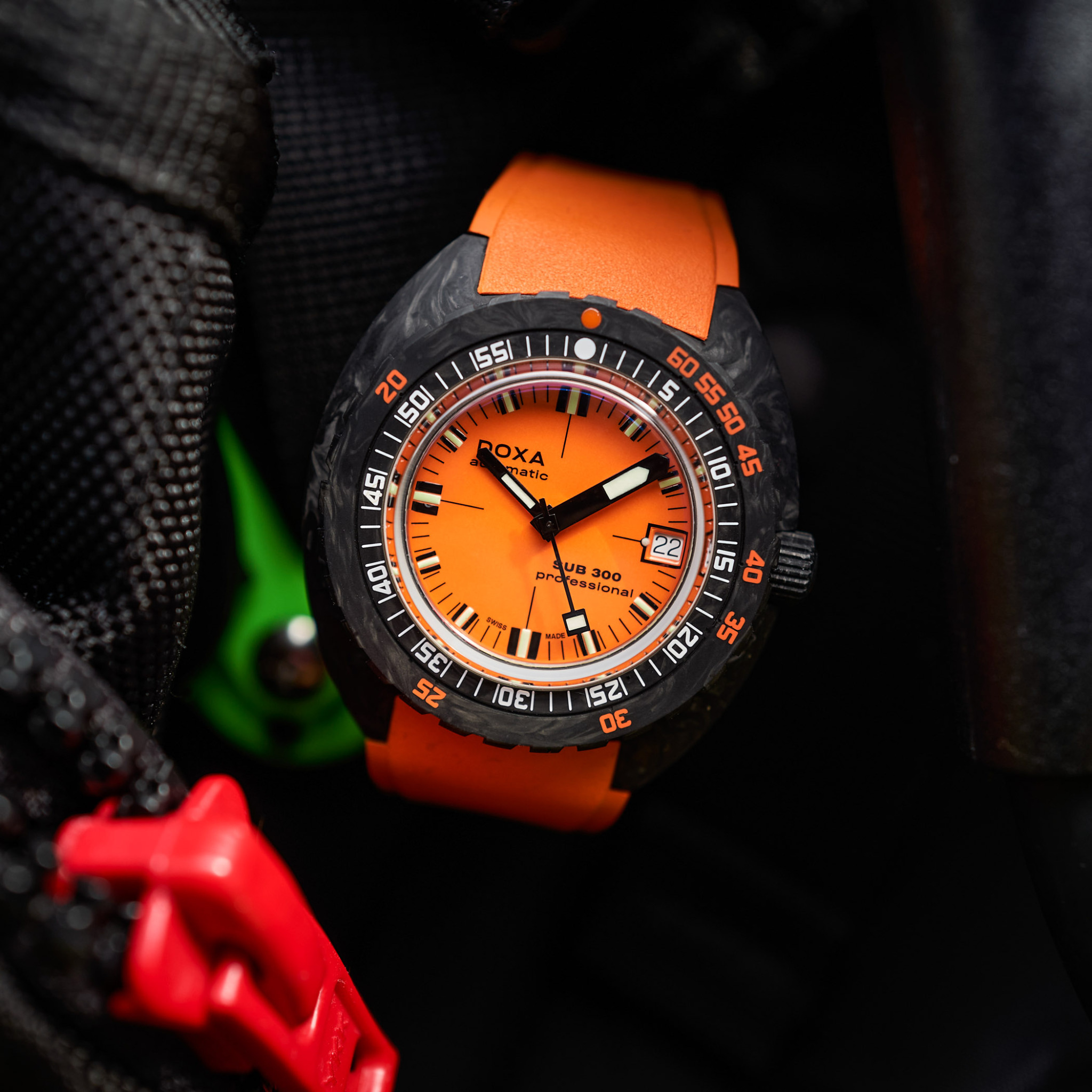 DOXA Sub 300 Carbon Professional - Dive Watch Review (Specs & Price)