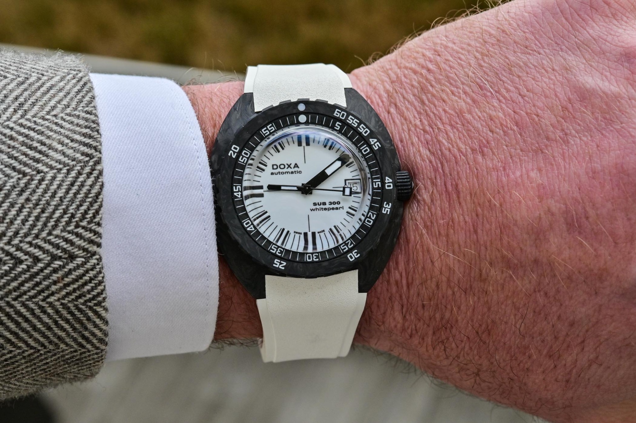 Hands-on - Doxa SUB 300 Carbon Whitepearl (Specs & Price)