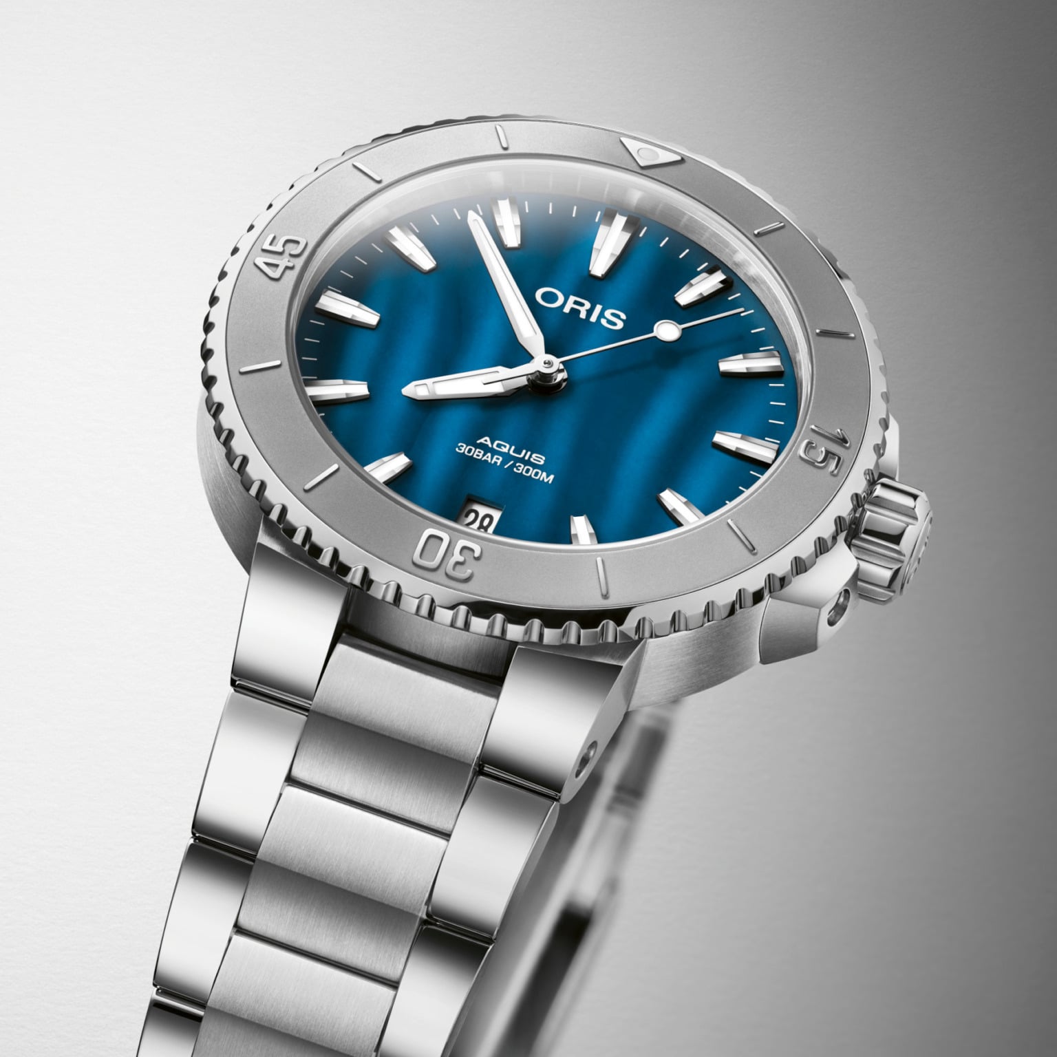 Oris introduces a trio of unisex Aquis Date 36.5mm models.