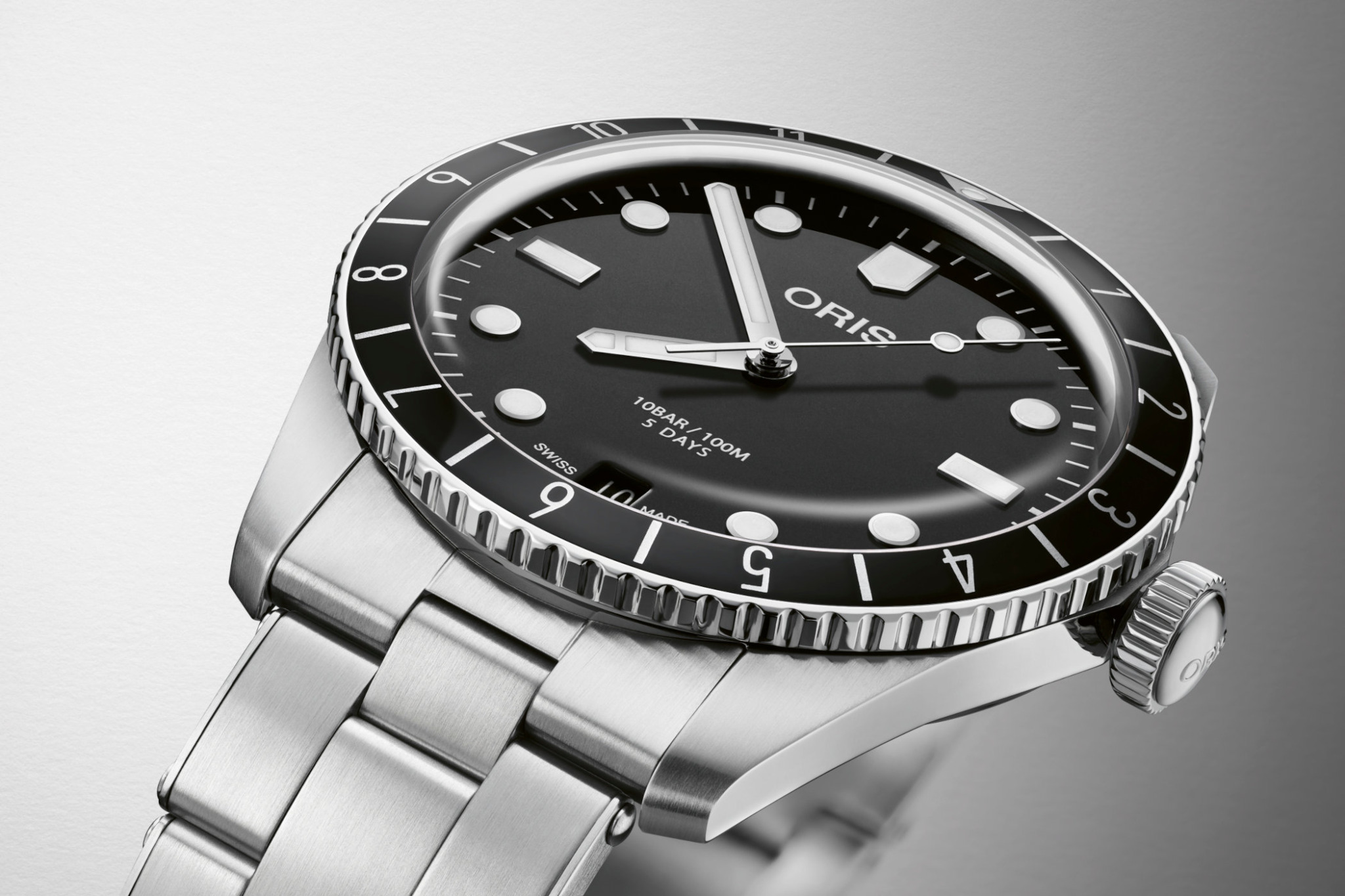 Oris presents the monochromatic Divers Sixty-Five 12H Calibre 400